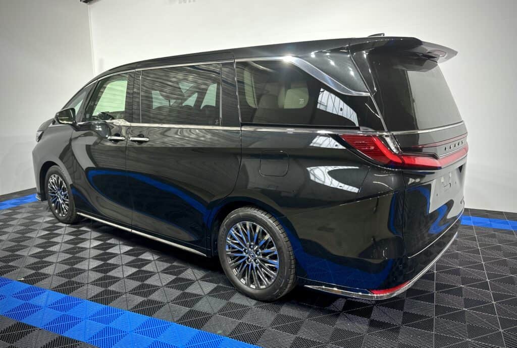 8 X Lexus LM350h, NEW - Global Car Trading